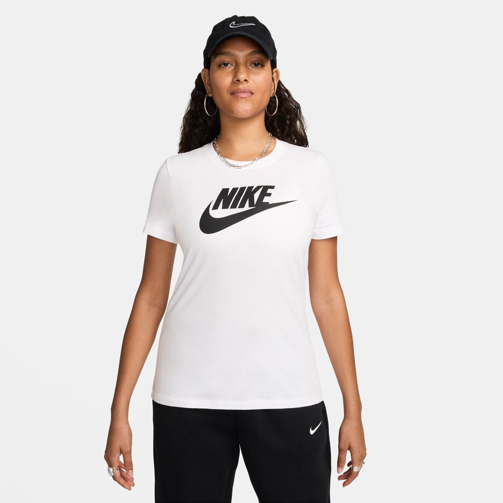 Nike Sportswear Essentials
